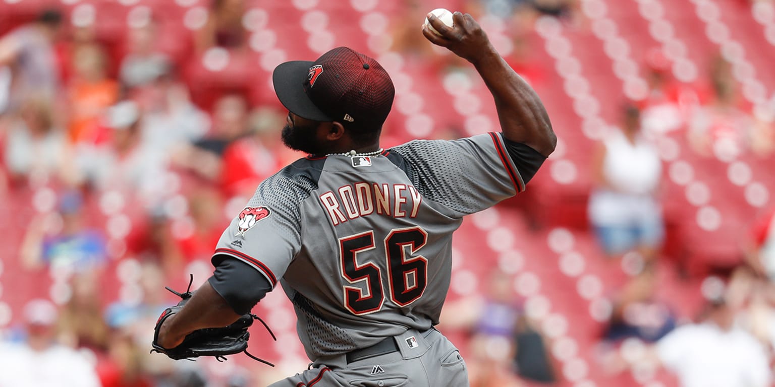 Twins closer Fernando Rodney reports to camp