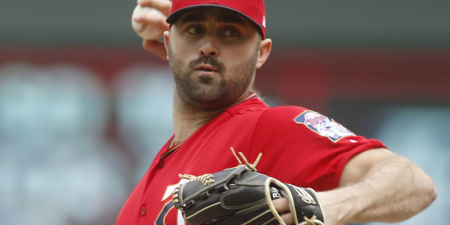 Matt Magill joins new Mariners teammates