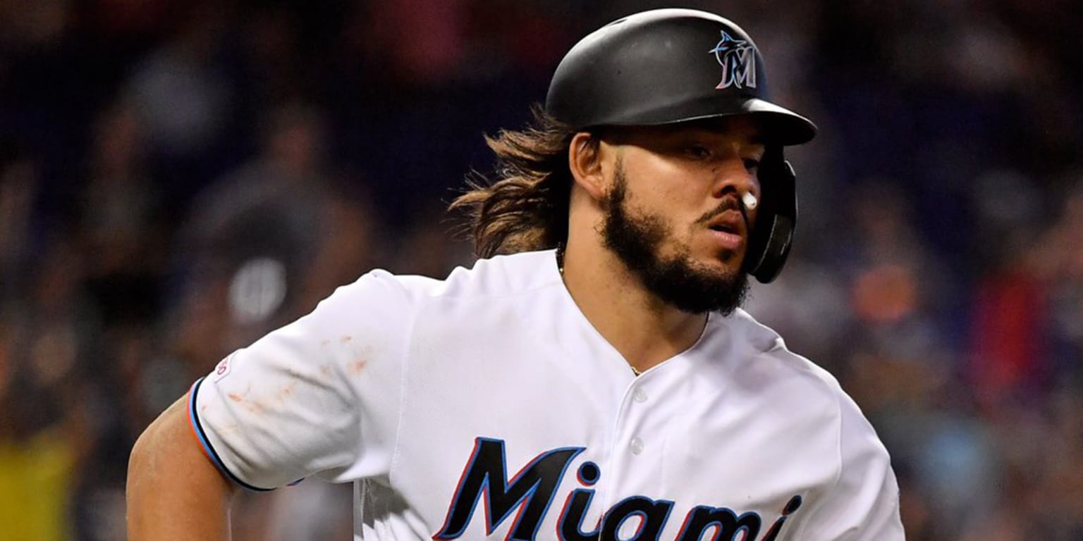 Marlins finish June with series win vs. Phillies
