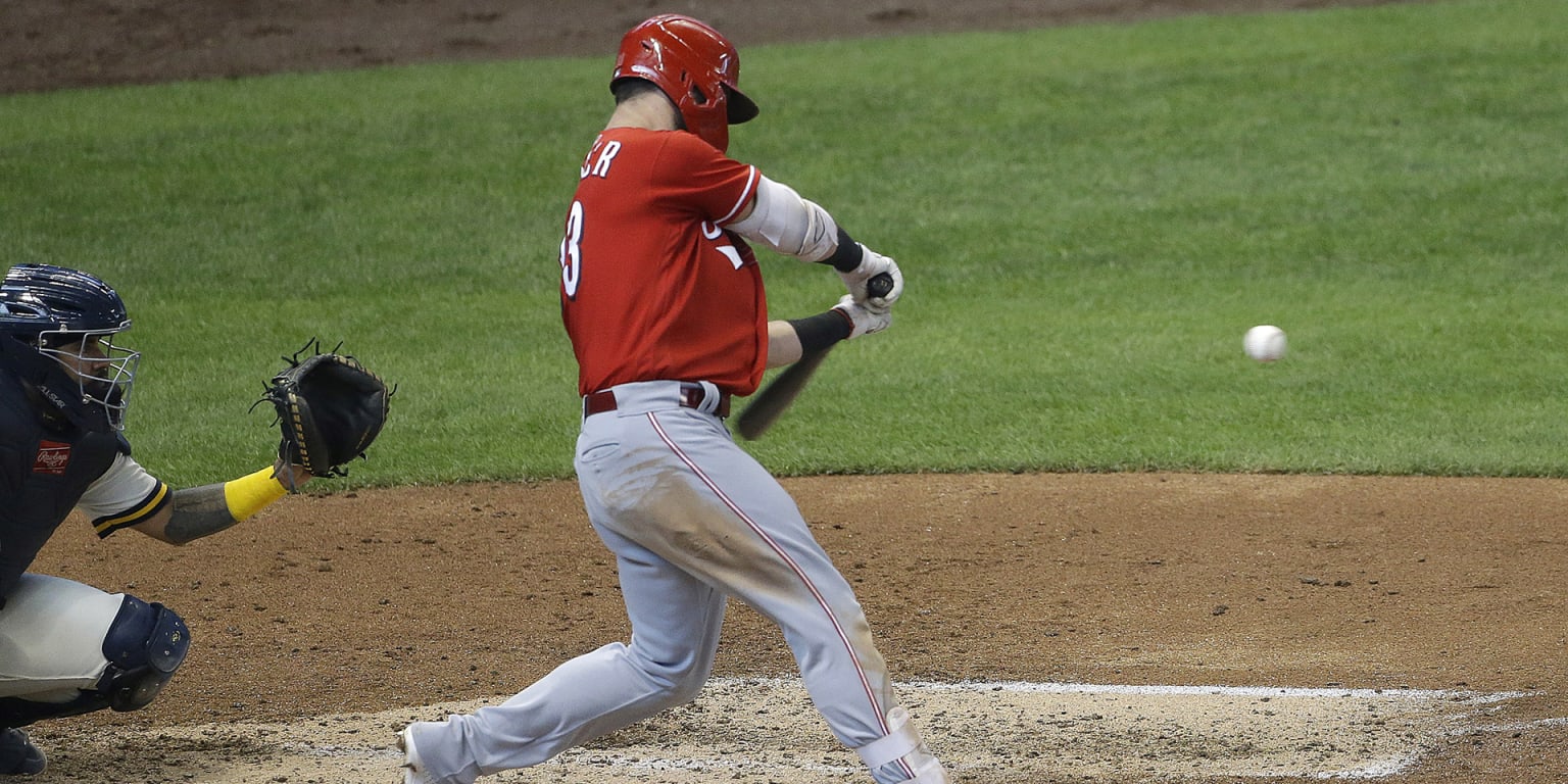 Jesse Winker hits 2 home runs in Reds' win
