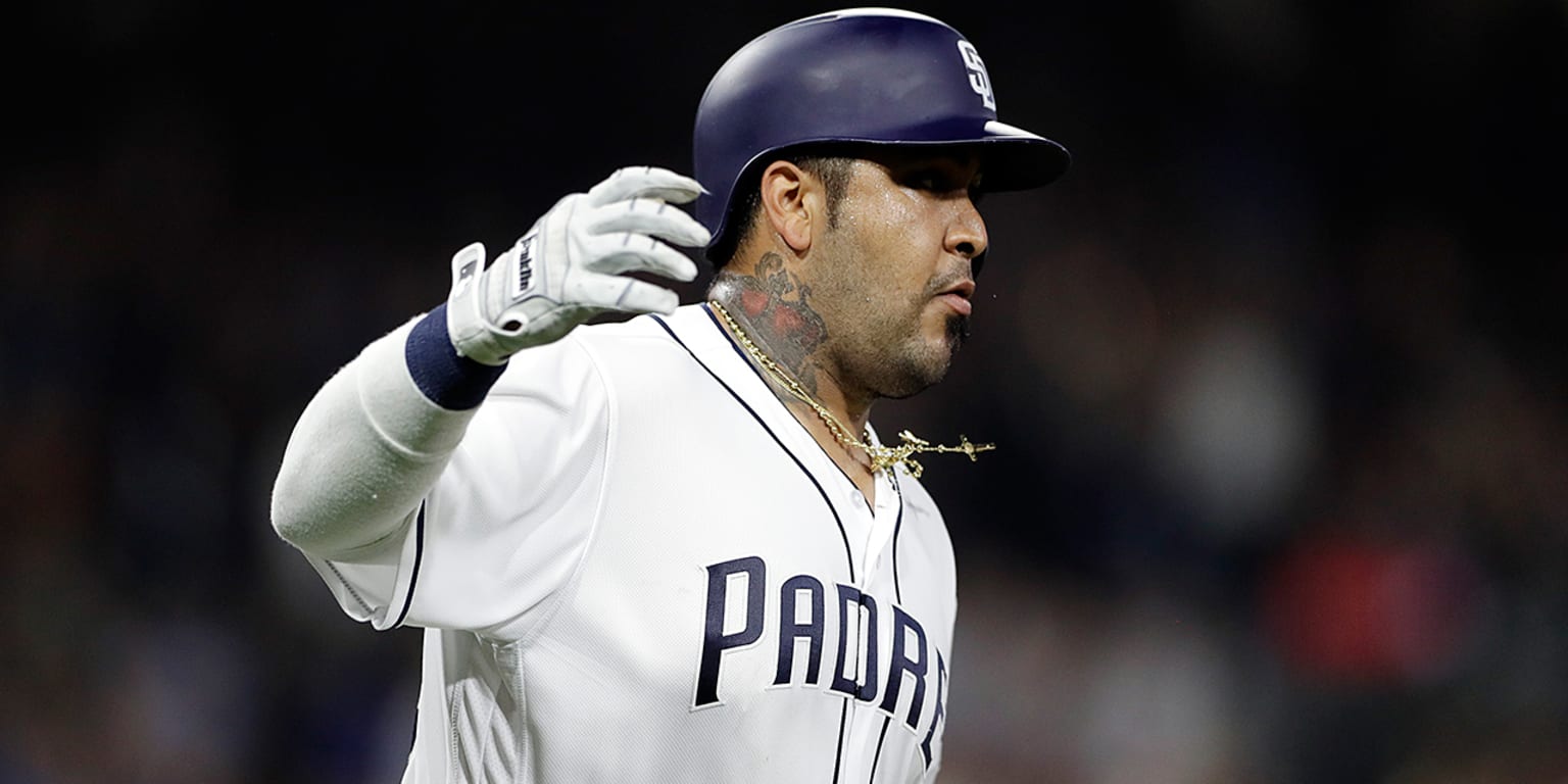 Padres' Hector Sanchez hits walk-off homer