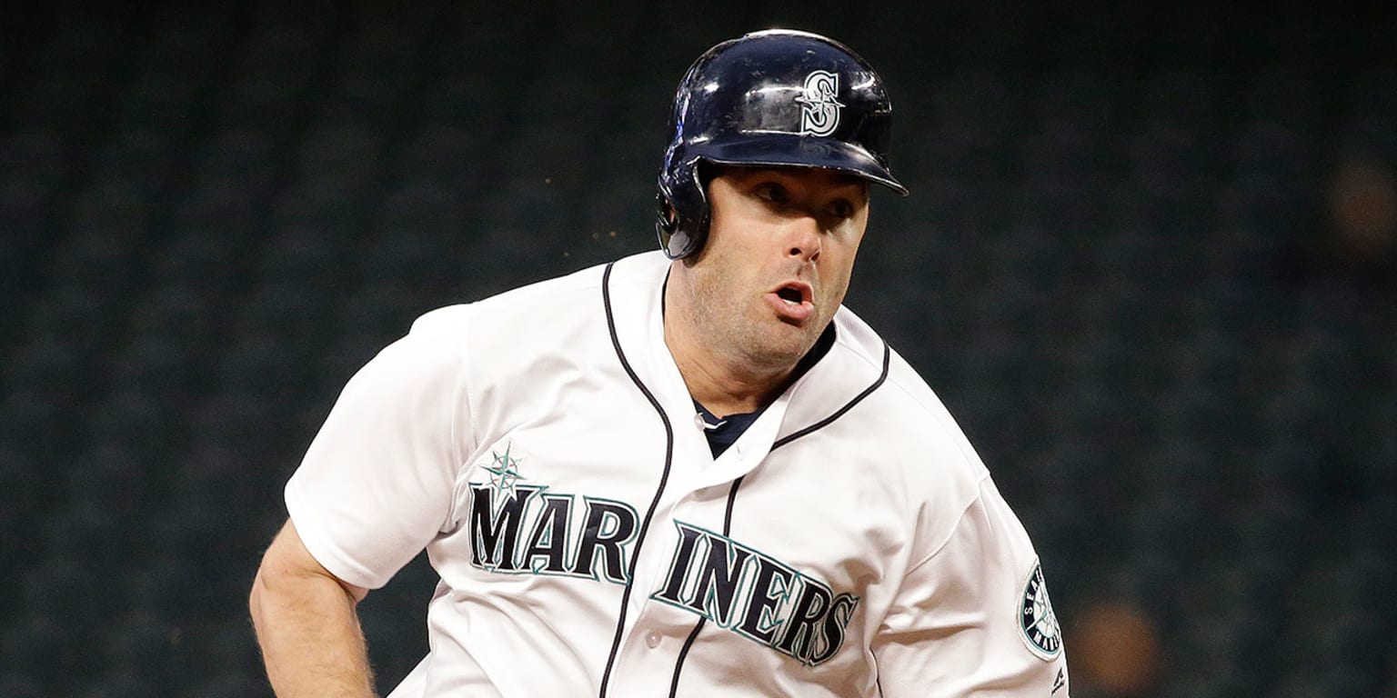 Mariners exercise Seth Smith's option