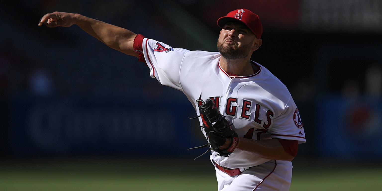 Ricky Nolasco, Angels beat Reds