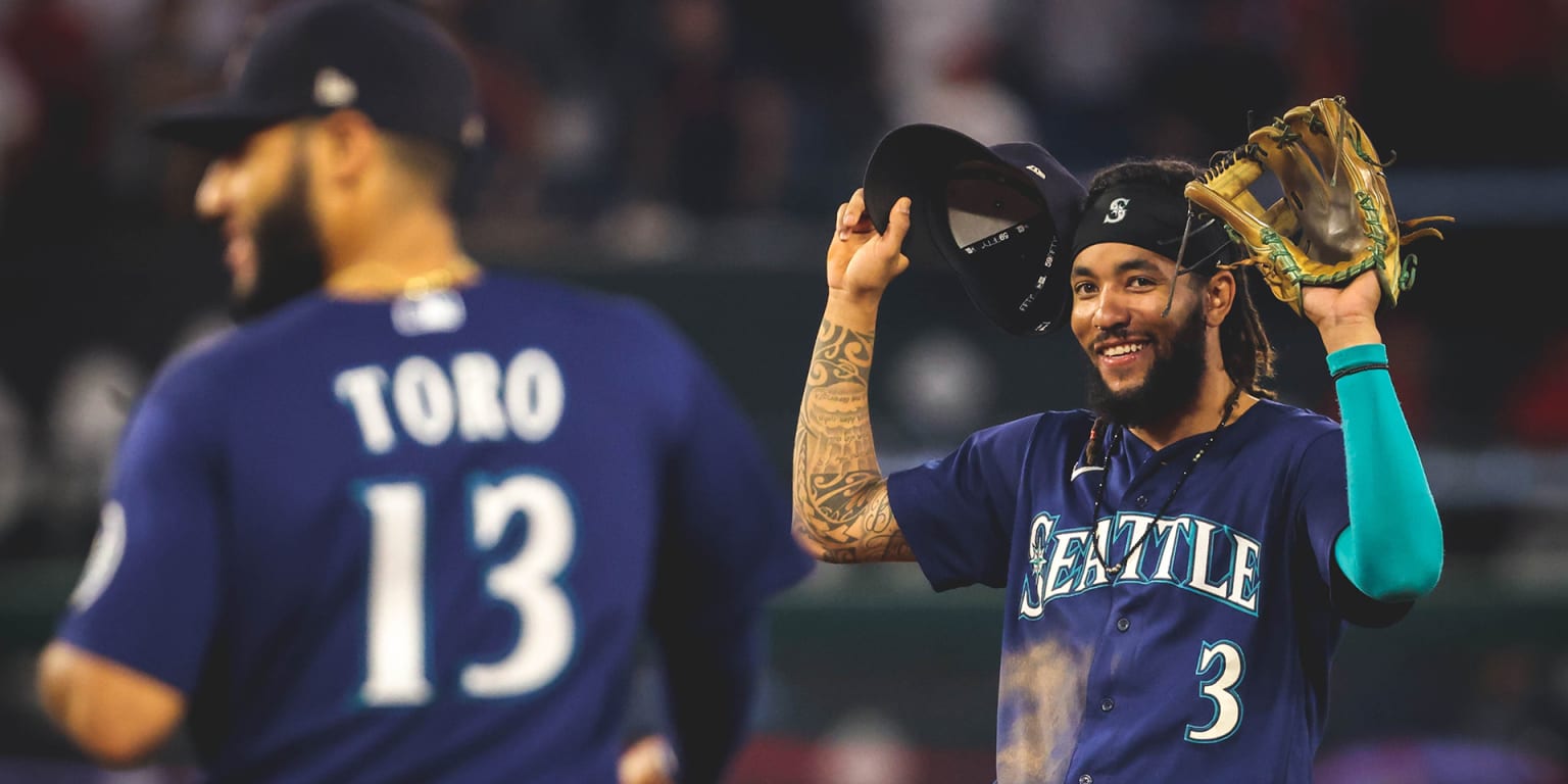 Mariners defeat Angels, win sixth straight