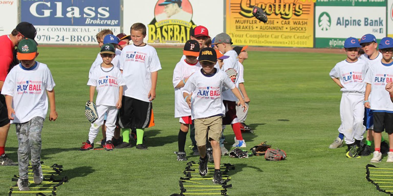 Dan Jaffe kicks off Play Ball clinic