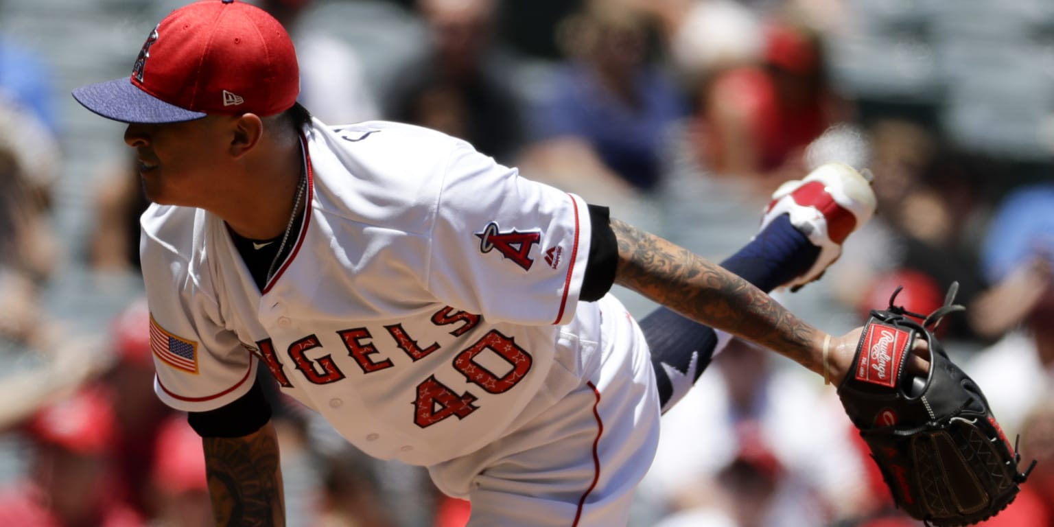 Rangers sign pitcher Jesse Chavez