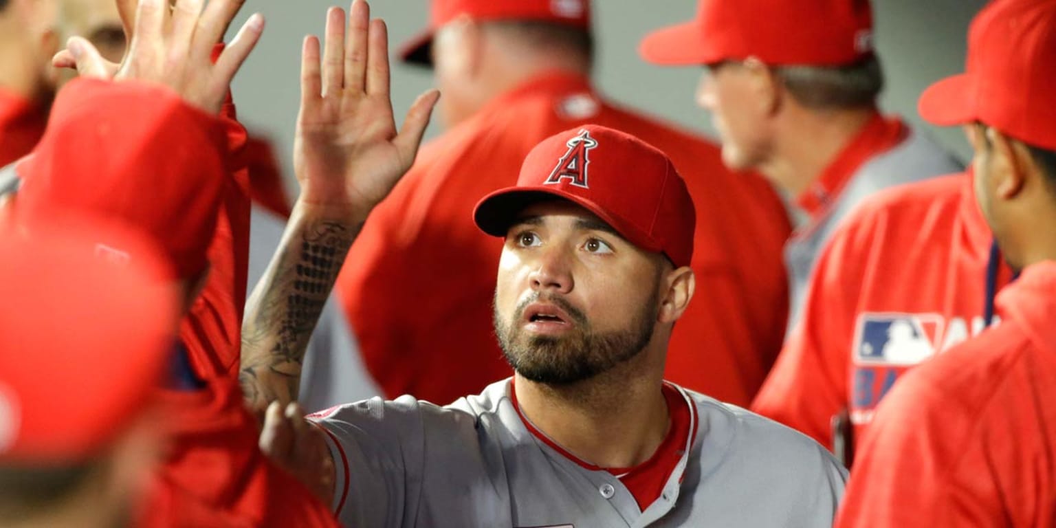 Angels sweep Mariners behind Hector Santiago