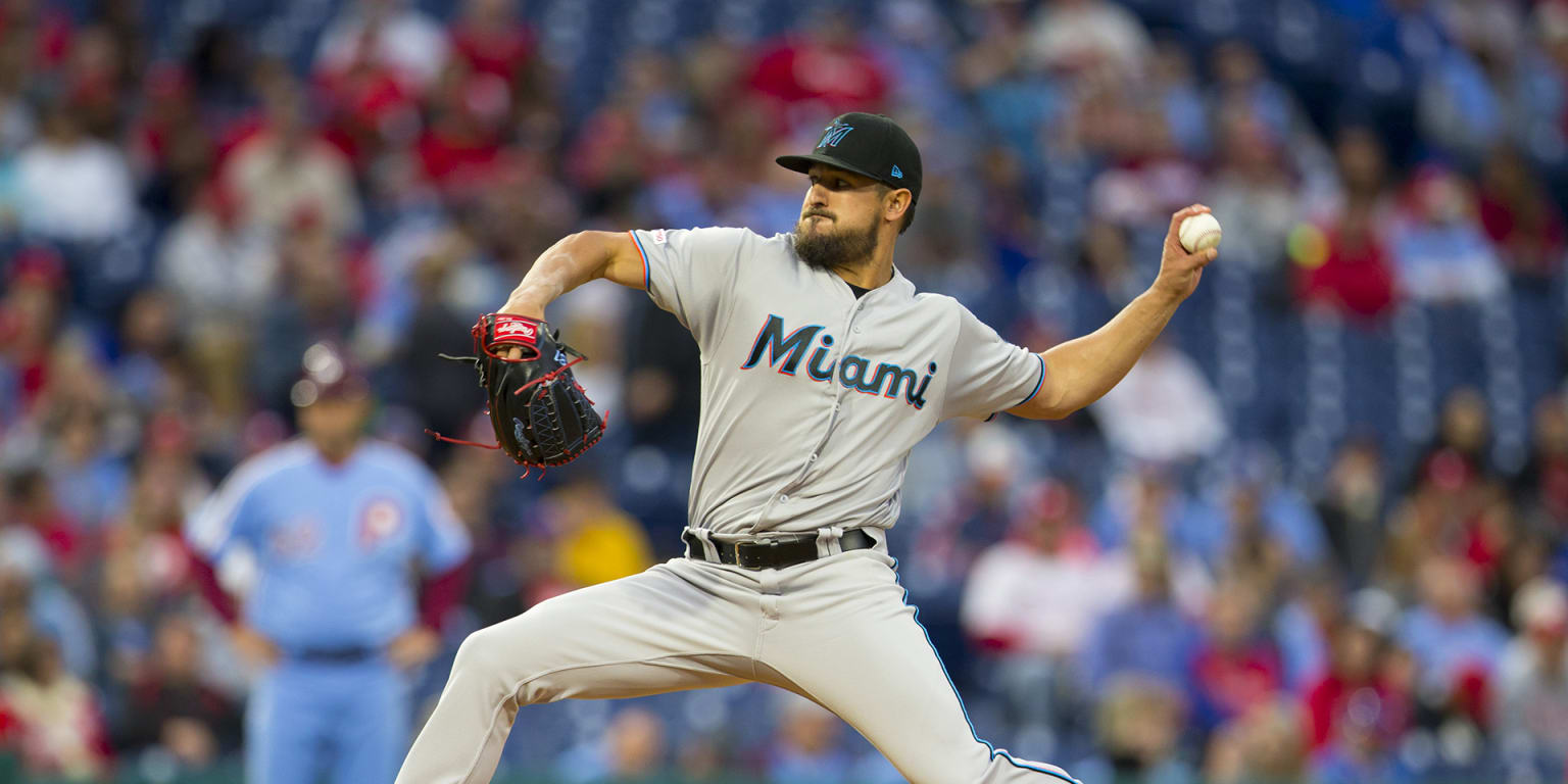 Caleb Smith, Starlin Castro lead Marlins over Phils