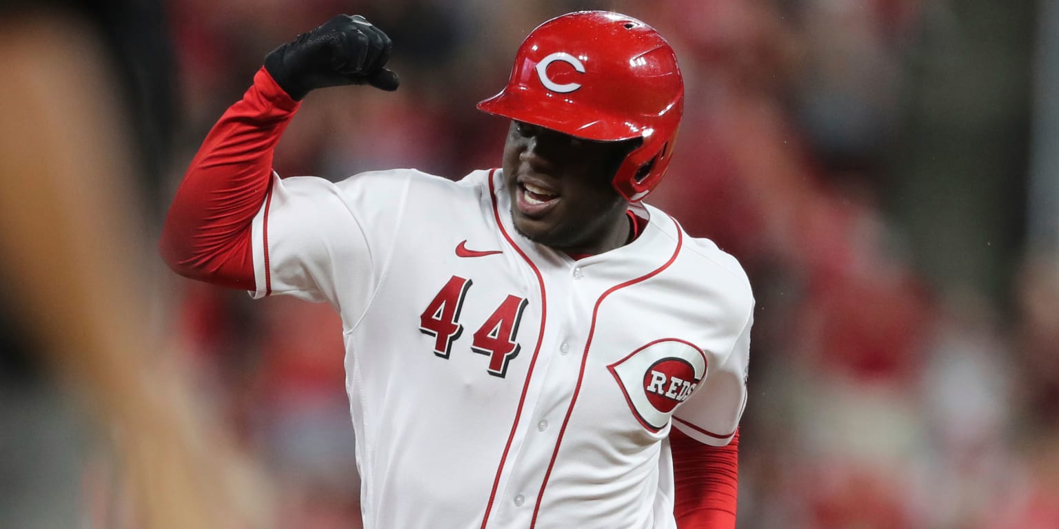 Aristides Aquino hits clutch homer in Reds victory