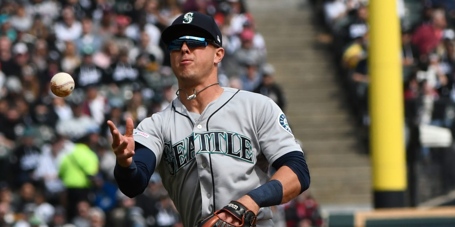 Dylan Moore returns home to Anaheim with Mariners