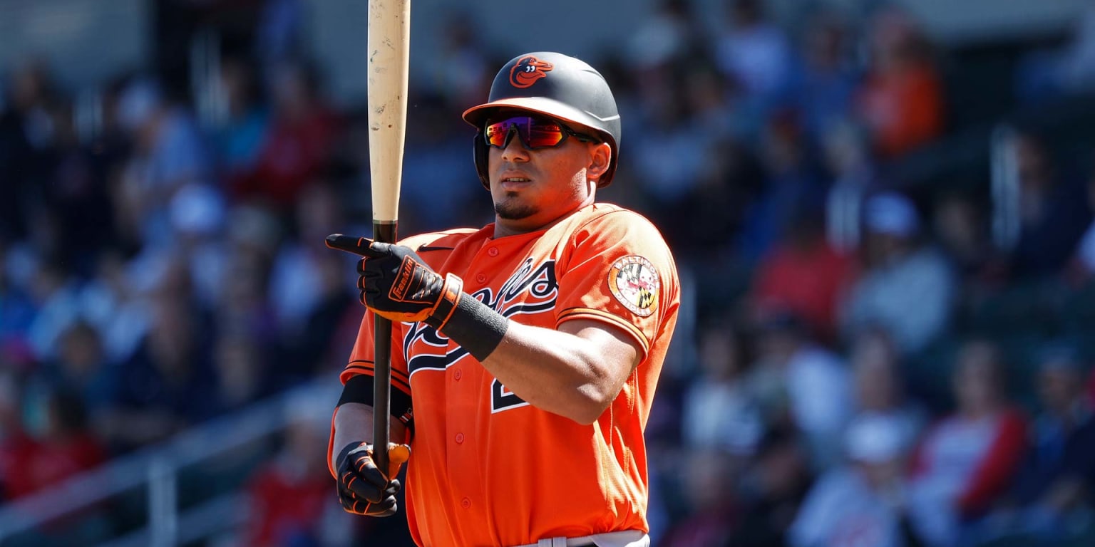 Anthony Santander homers, makes outfield debut