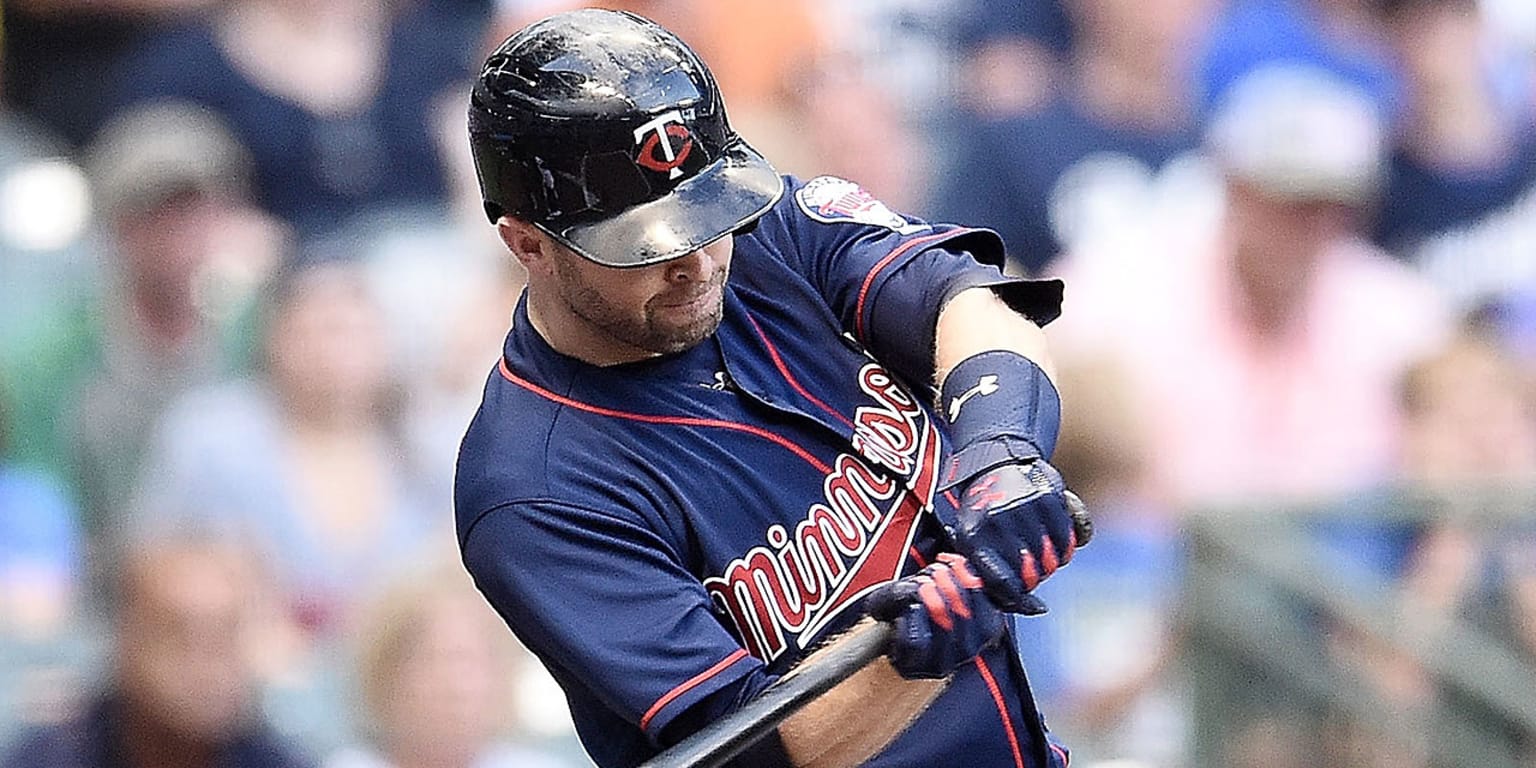 Brian Dozier backs Bartolo Colon in Twins win