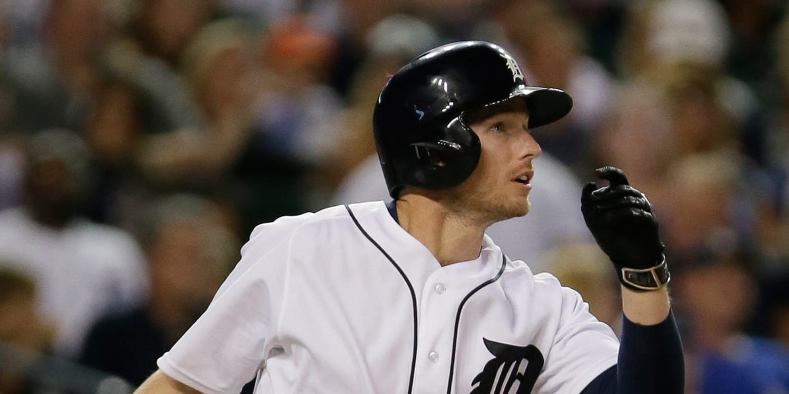 Outfielder Alex Presley re-signs with Tigers