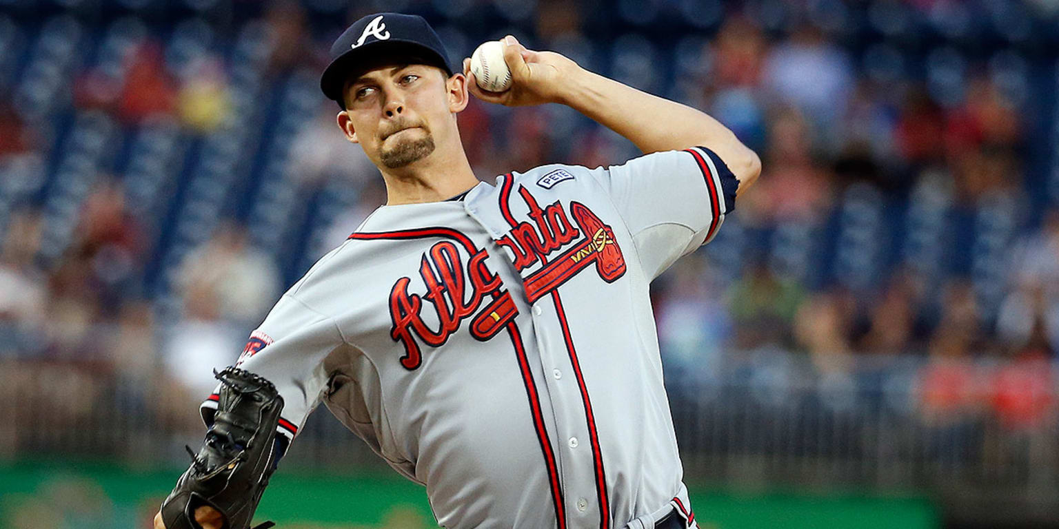 Mike Minor signs two-year deal with Royals