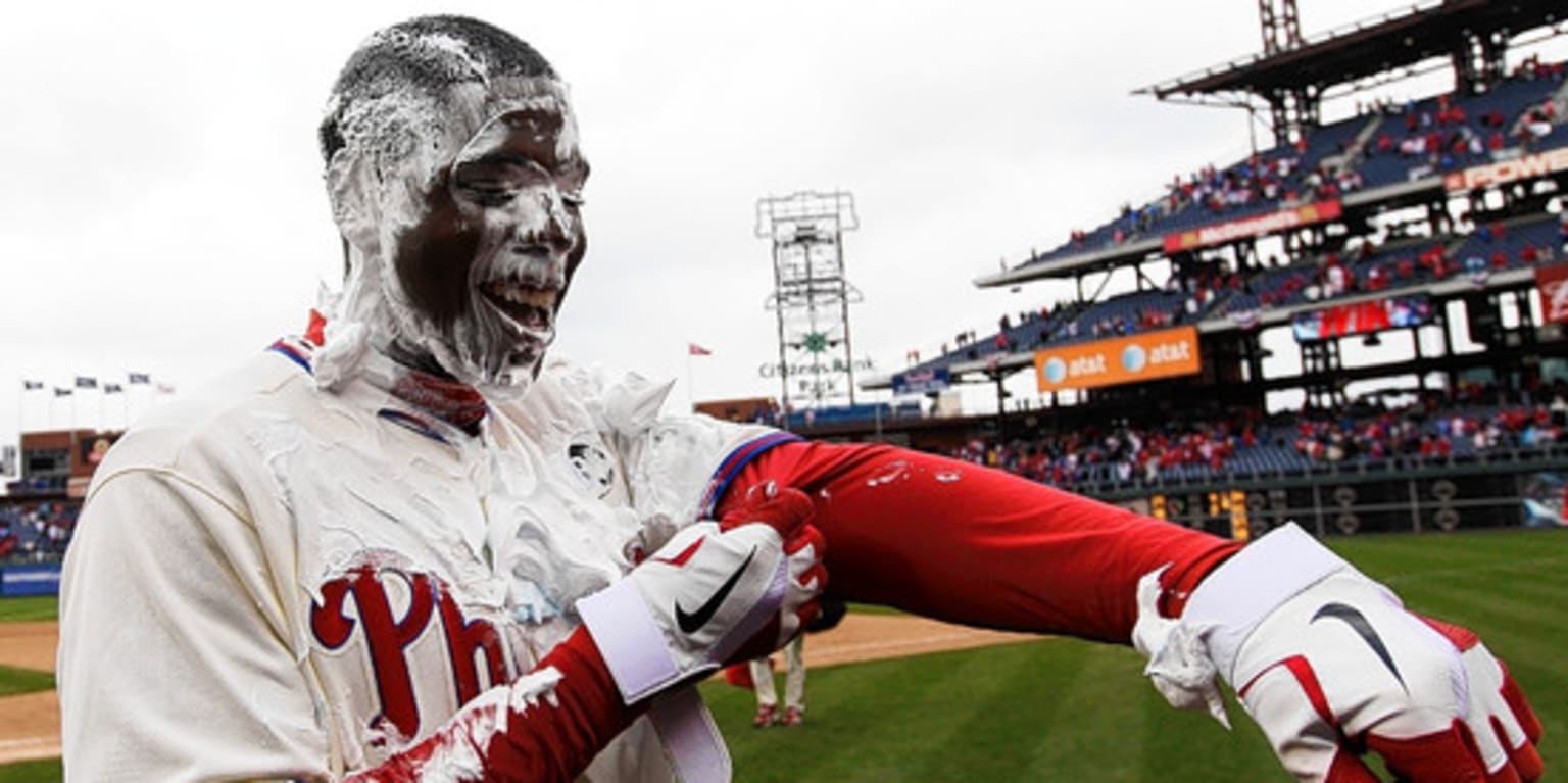 Celebrate April Fools with nine classic ballpark pranks | MLB.com