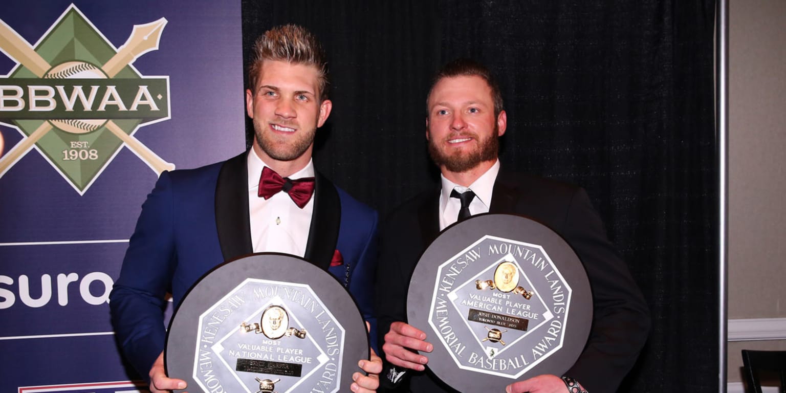 BBWAA hands out awards despite blizzard