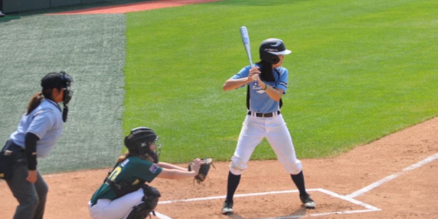 Female umpire begins journey toward Majors