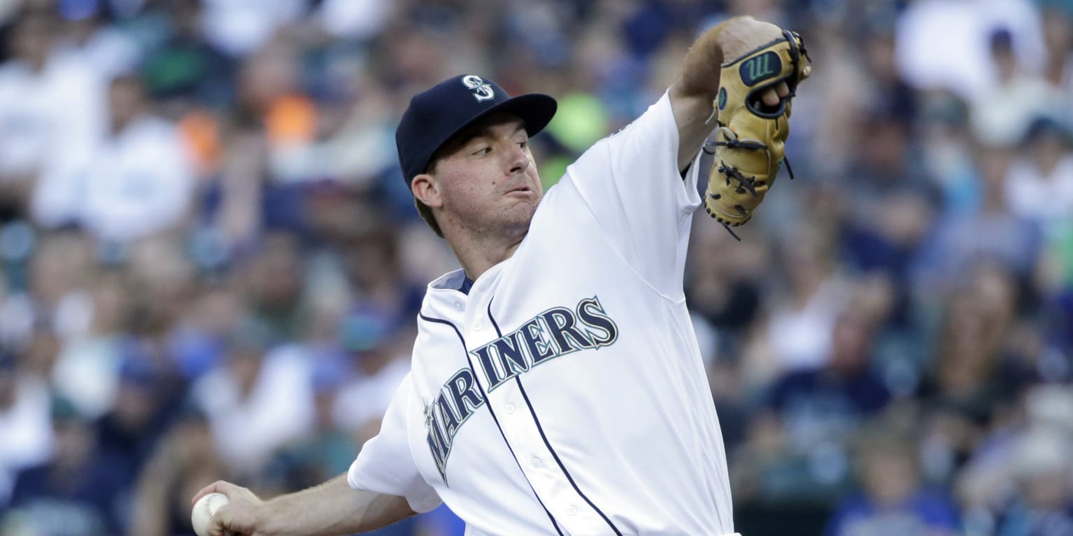 Mariners' Andrew Moore gets no-decision