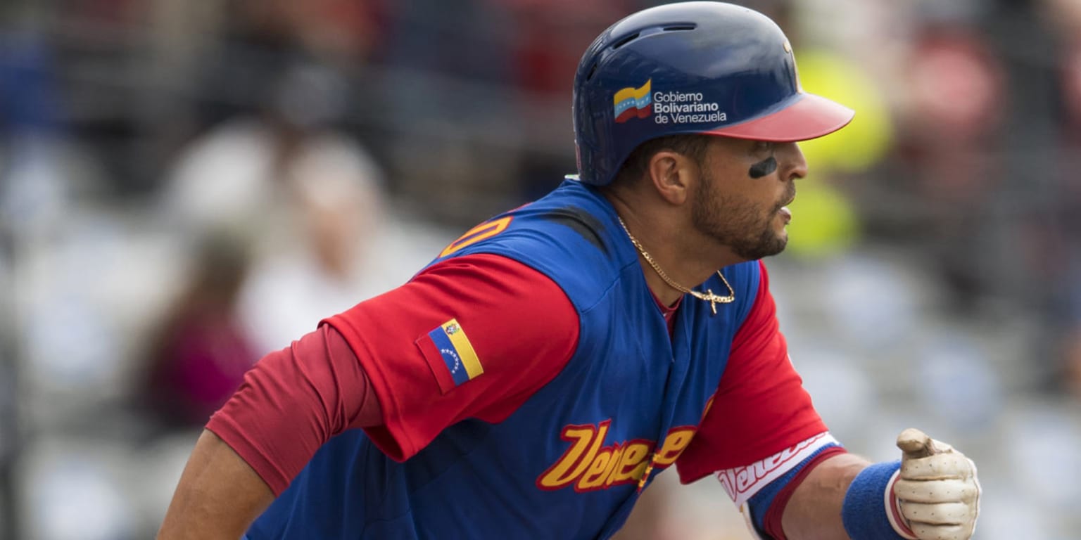 Martin Prado injured in Venezuela-USA matchup