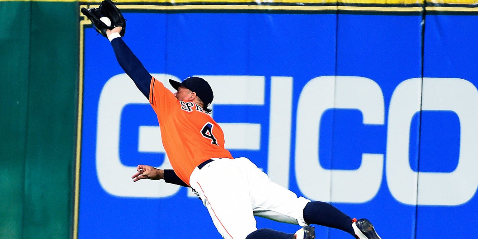 George Springer makes impressive diving catch