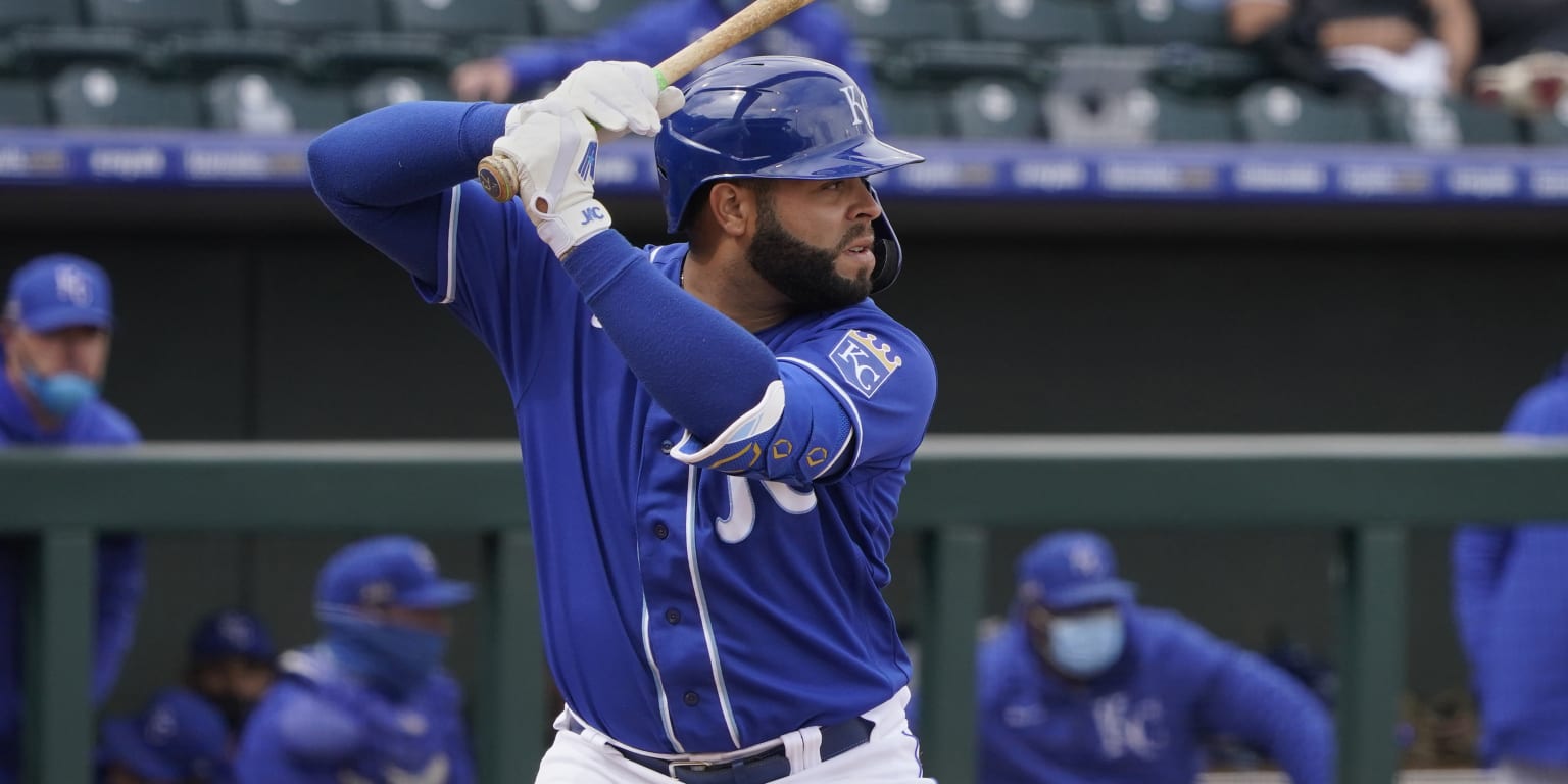 Emmanuel Rivera makes Major League debut