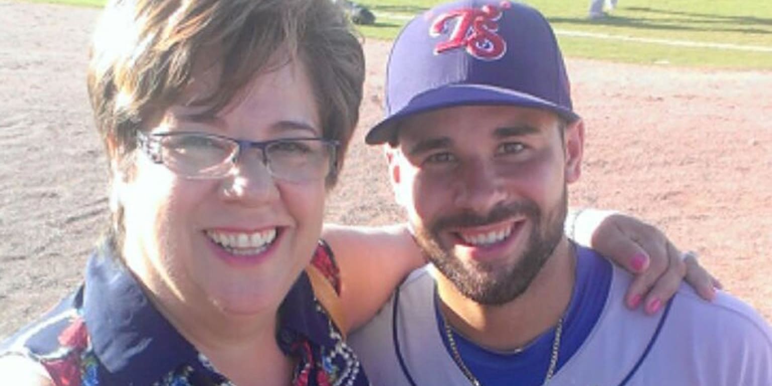 Padres' Raffy Lopez remembers late mother