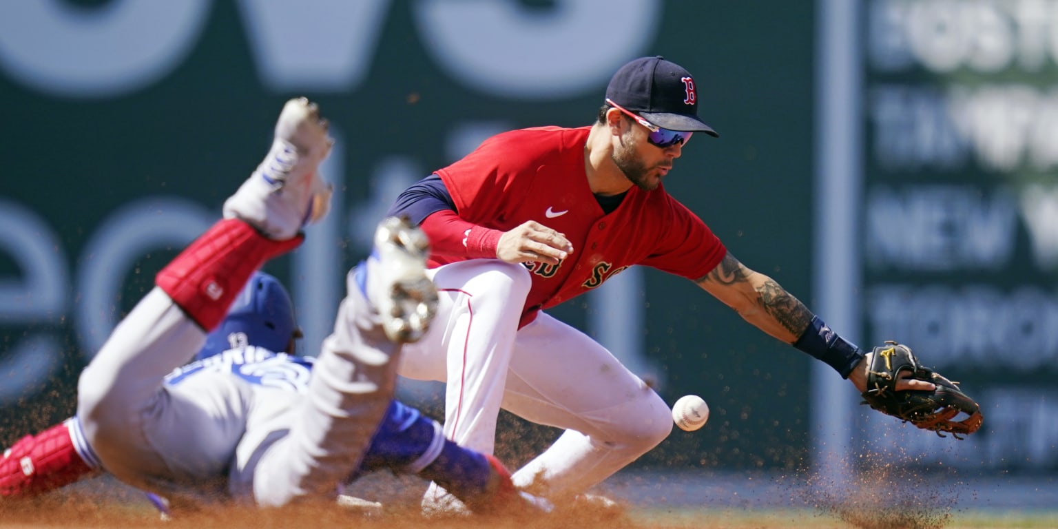 Red Sox miss chances in Game 1 loss to Blue Jays