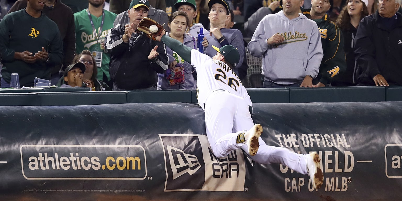 Matt Chapman reaches over tarp for great catch