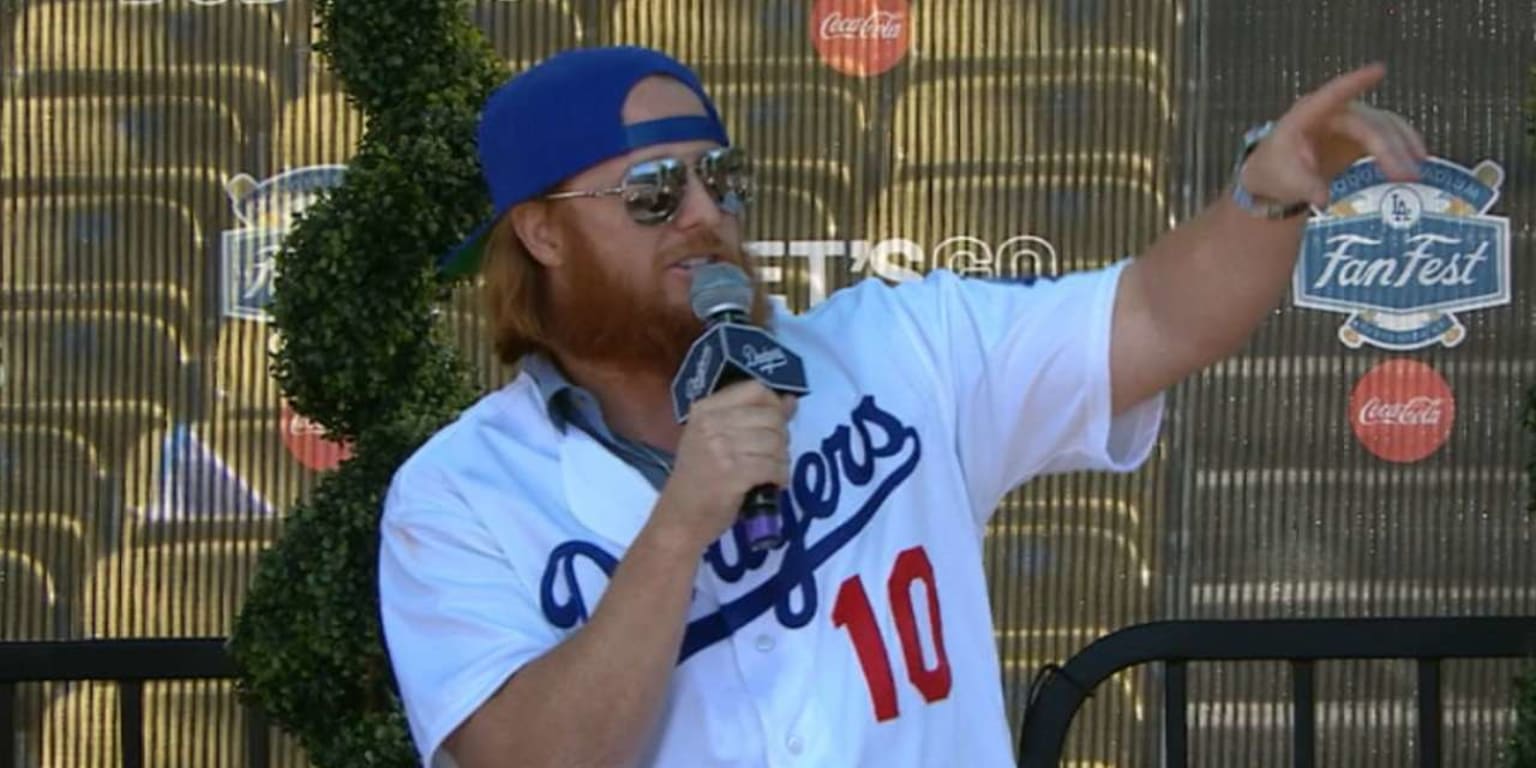 Justin Turner is very glad there's another redhead joining the Dodgers ...