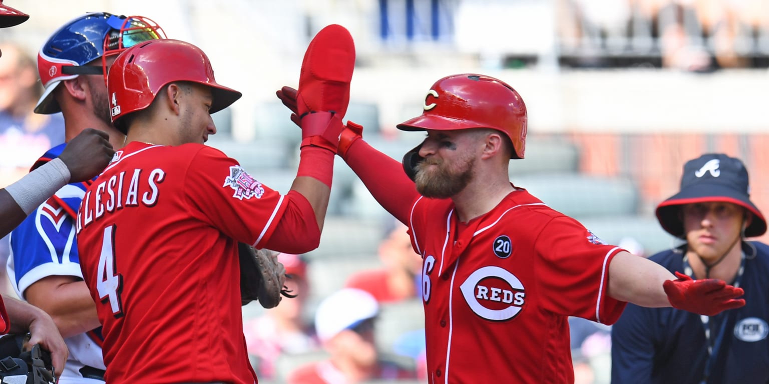 Reds beat Braves to earn series split in Atlanta