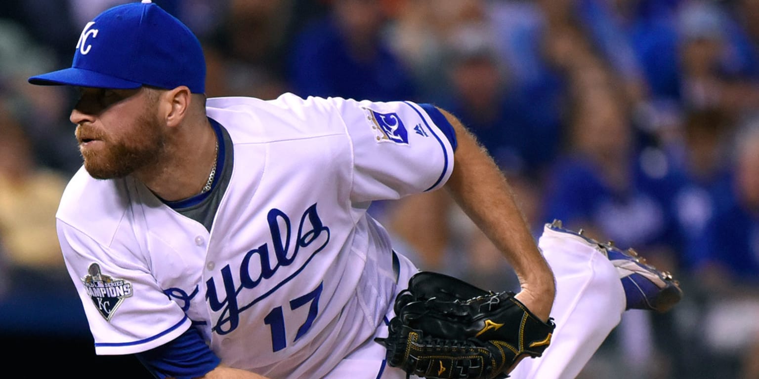 Royals' Wade Davis secures 22nd save