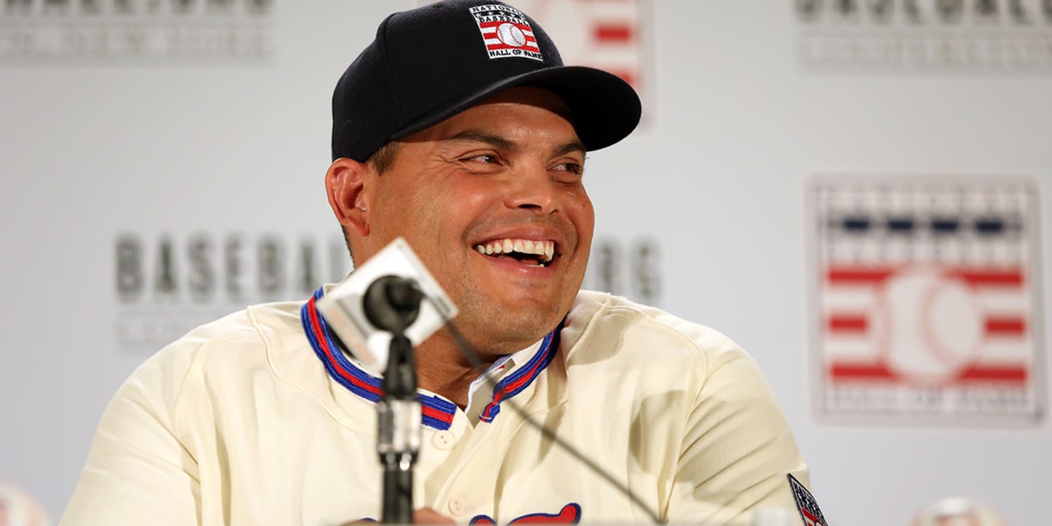 Ivan Rodriguez celebrated on way to Hall