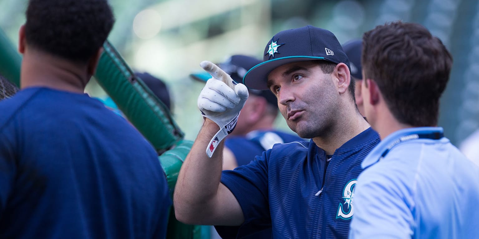 Mariners sign Danny Espinosa, option Motter