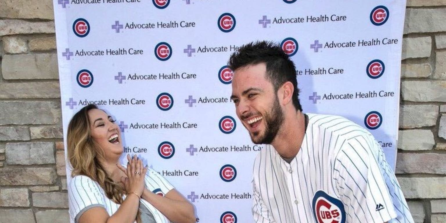 A young Cubs fan proposed to Kris Bryant, and it was the most precious ...