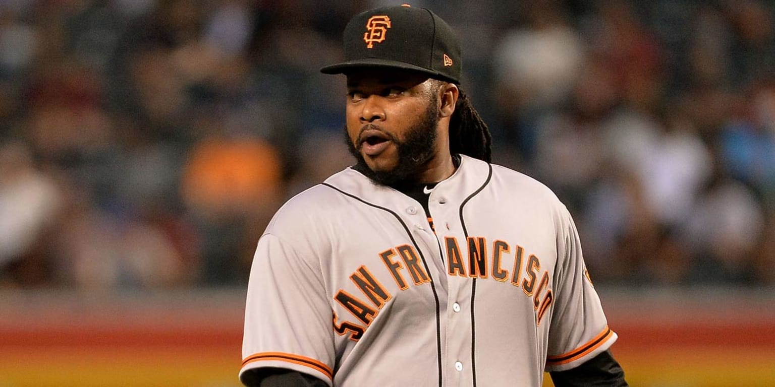 Giants' Johnny Cueto shows off arm, bat in win