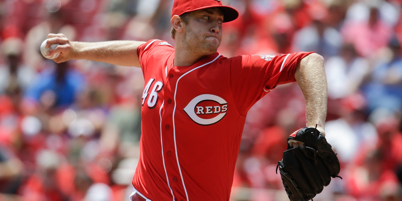 Reds' Jon Moscot undergoes Tommy John surgery