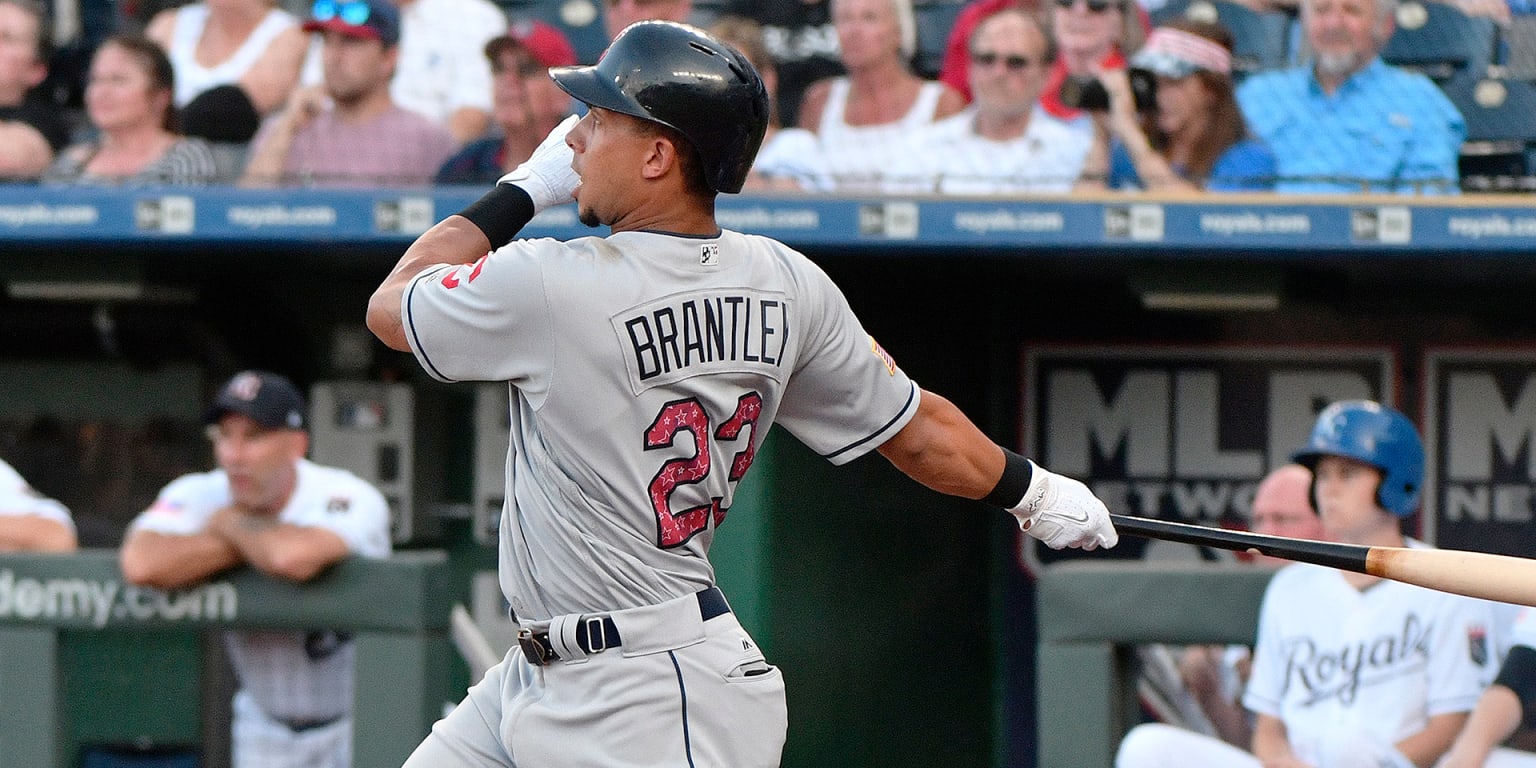 Michael Brantley signs with Astros