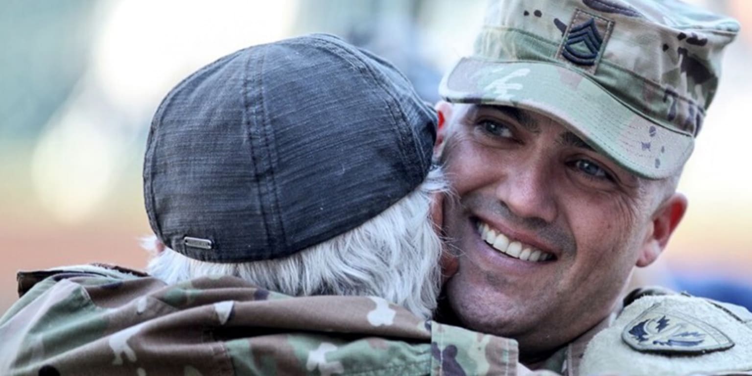 Sullins surprises family at SunTrust Park
