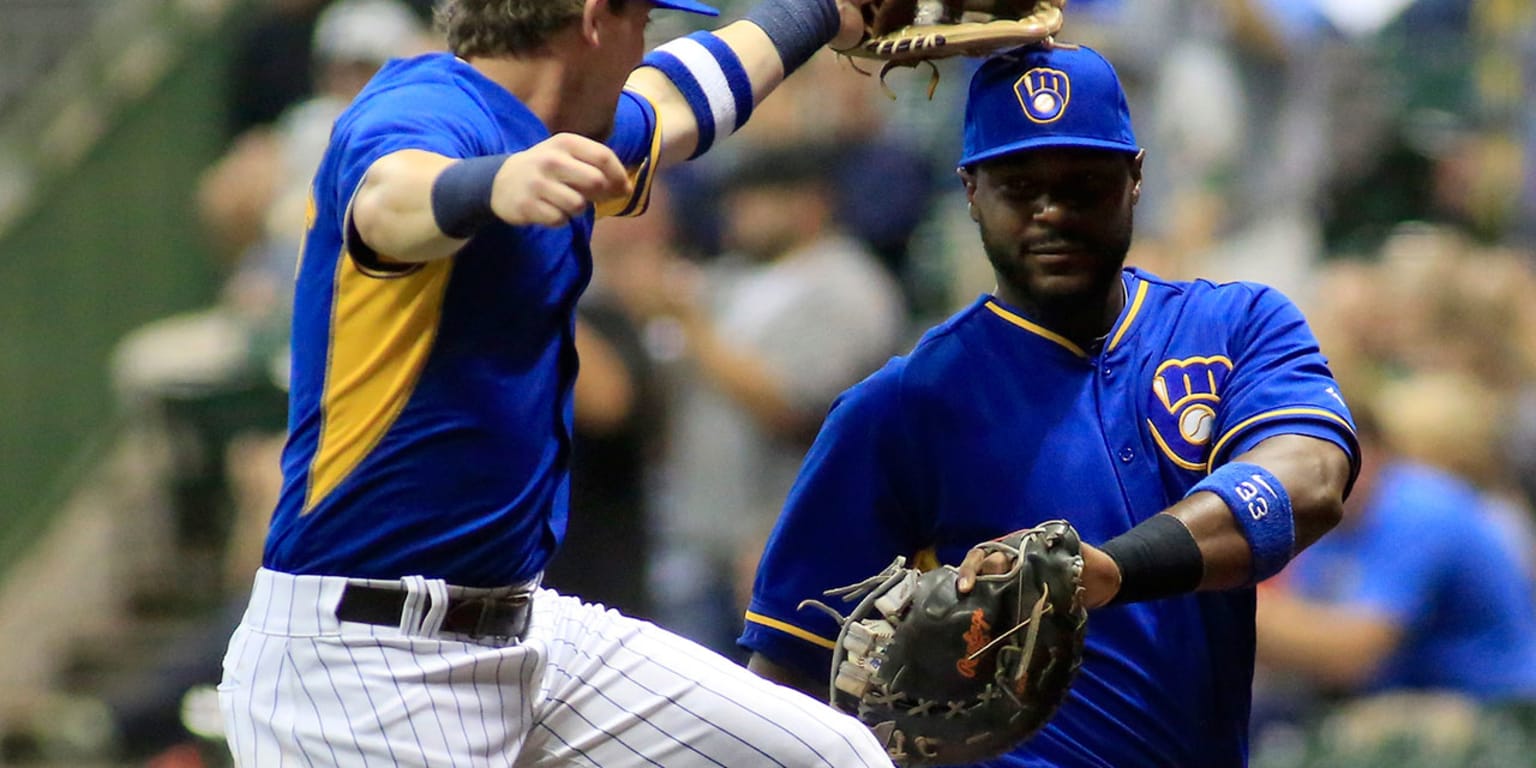 Chris Carter starts Brewers' triple play
