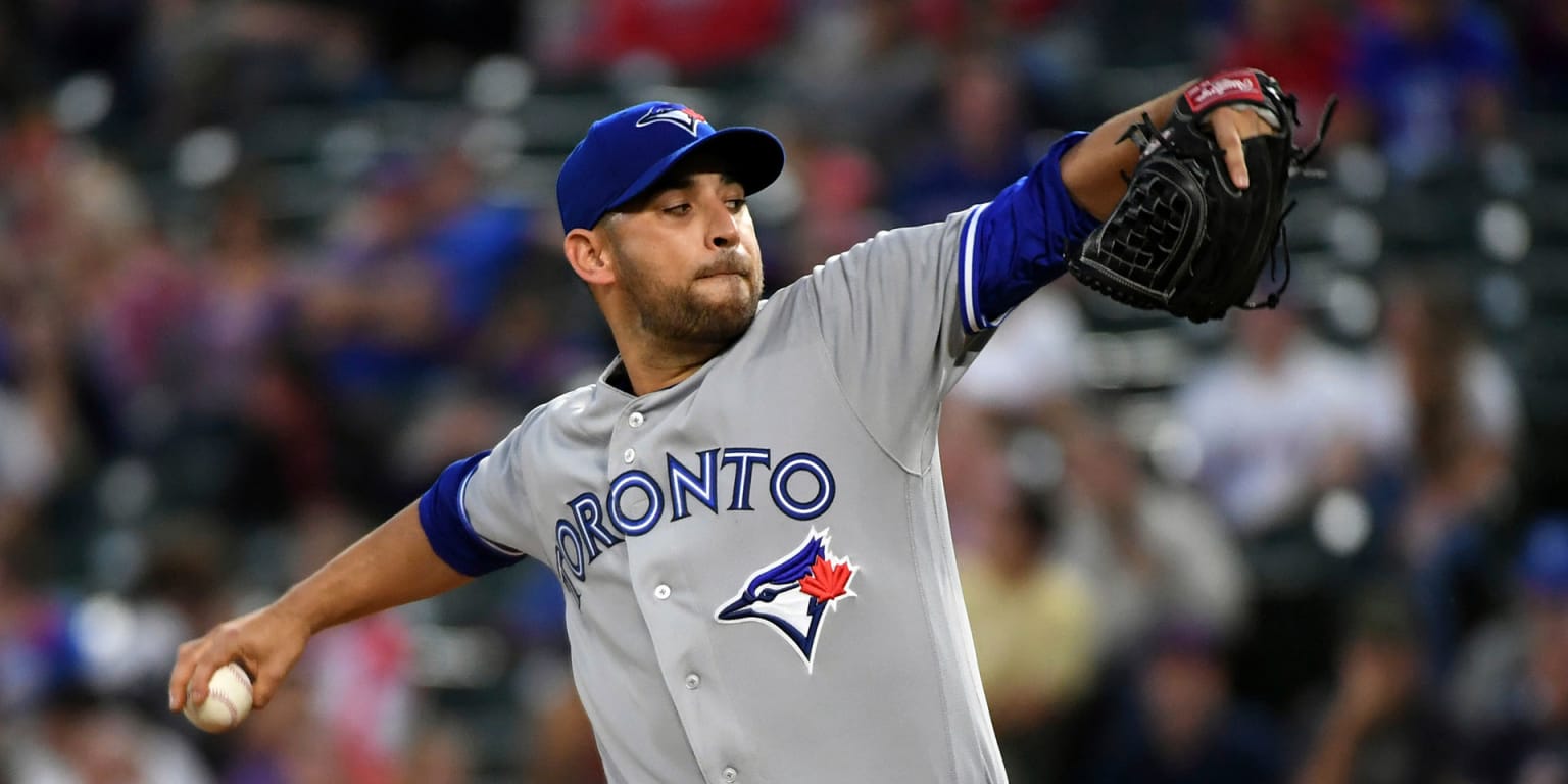 Marco Estrada, Blue Jays' offense stop Rangers