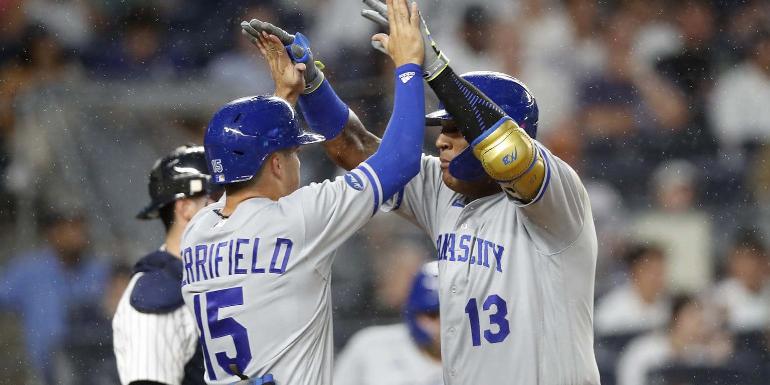 Salvador Perez hits home run in return to Royals' lineup Salvador Perez hits home run in return to Royals' lineup