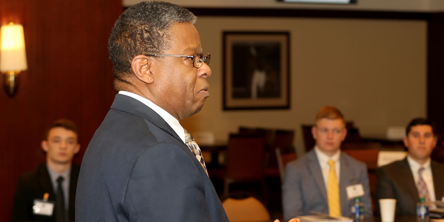 Pirates host diversity event for Curt Roberts