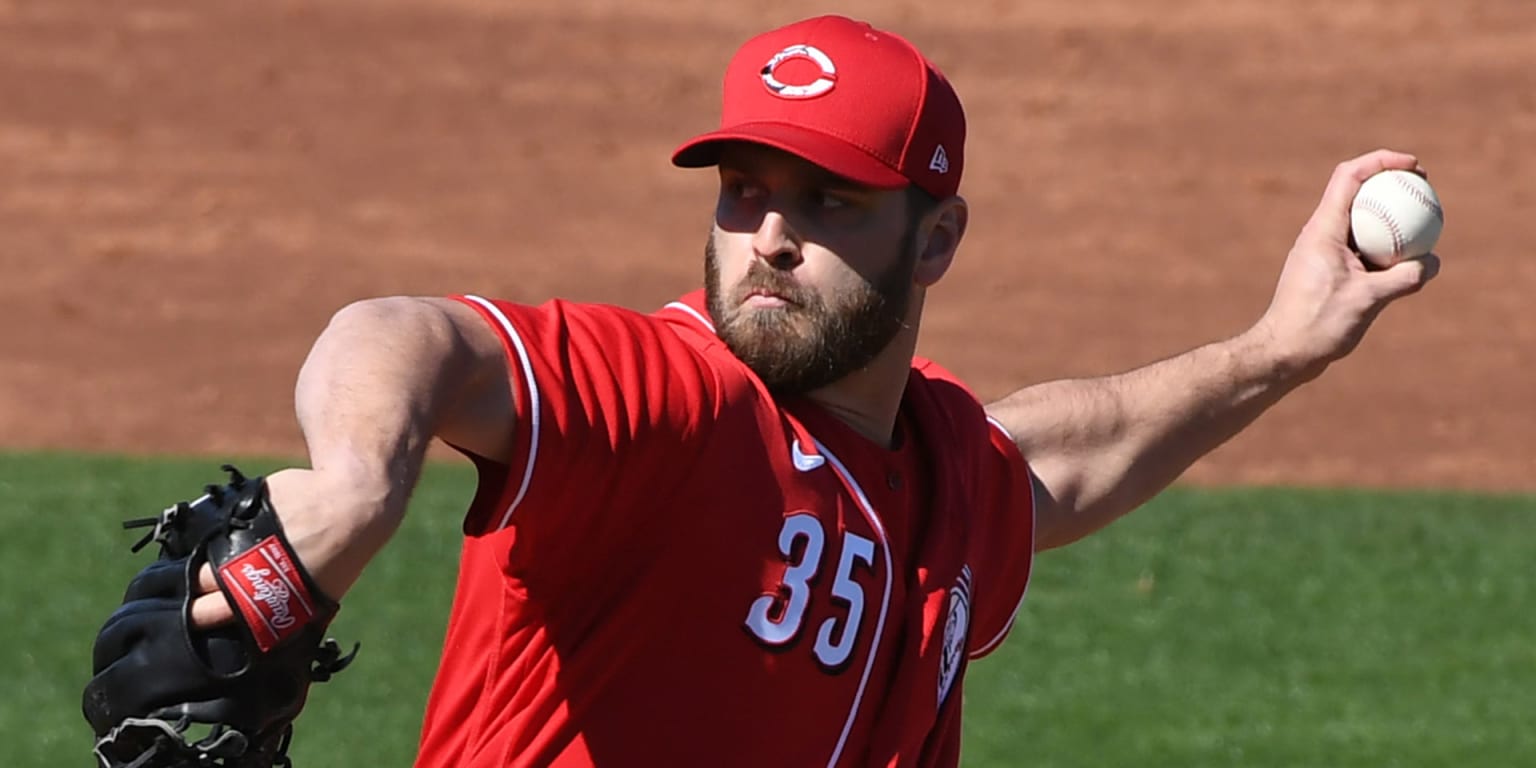 Josh Osich competing for role with Reds