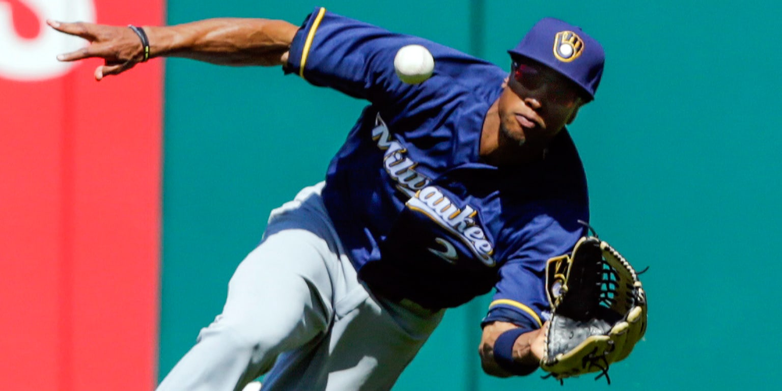Brewers' Broxton happy to wear Jackie's No. 42