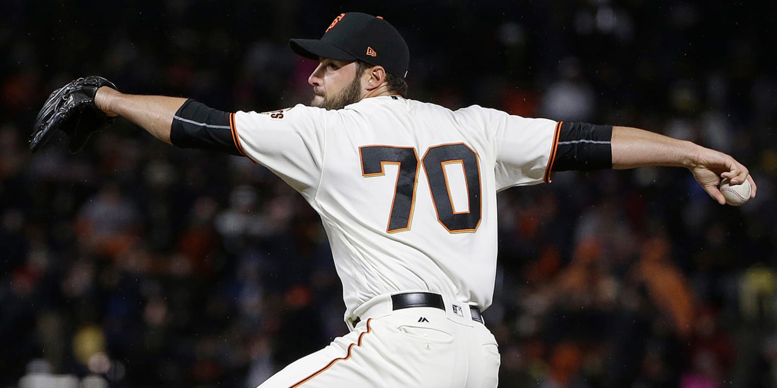 Pirates claim righty George Kontos from Giants