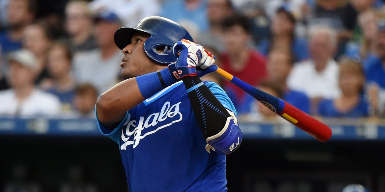Salvador Perez hits home run for Royals fan