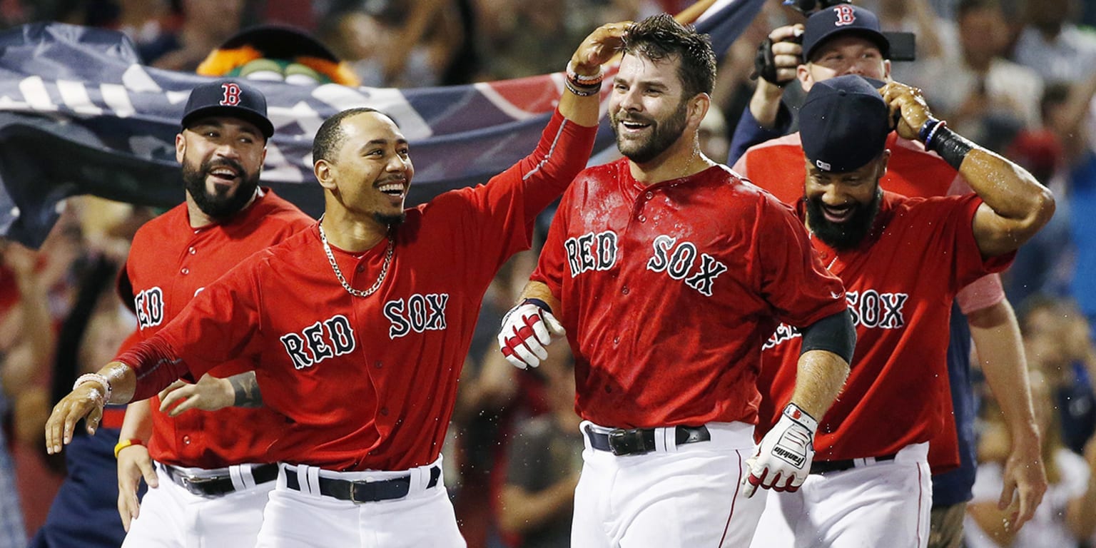 Boston's Mitch Moreland hits walk-off homer