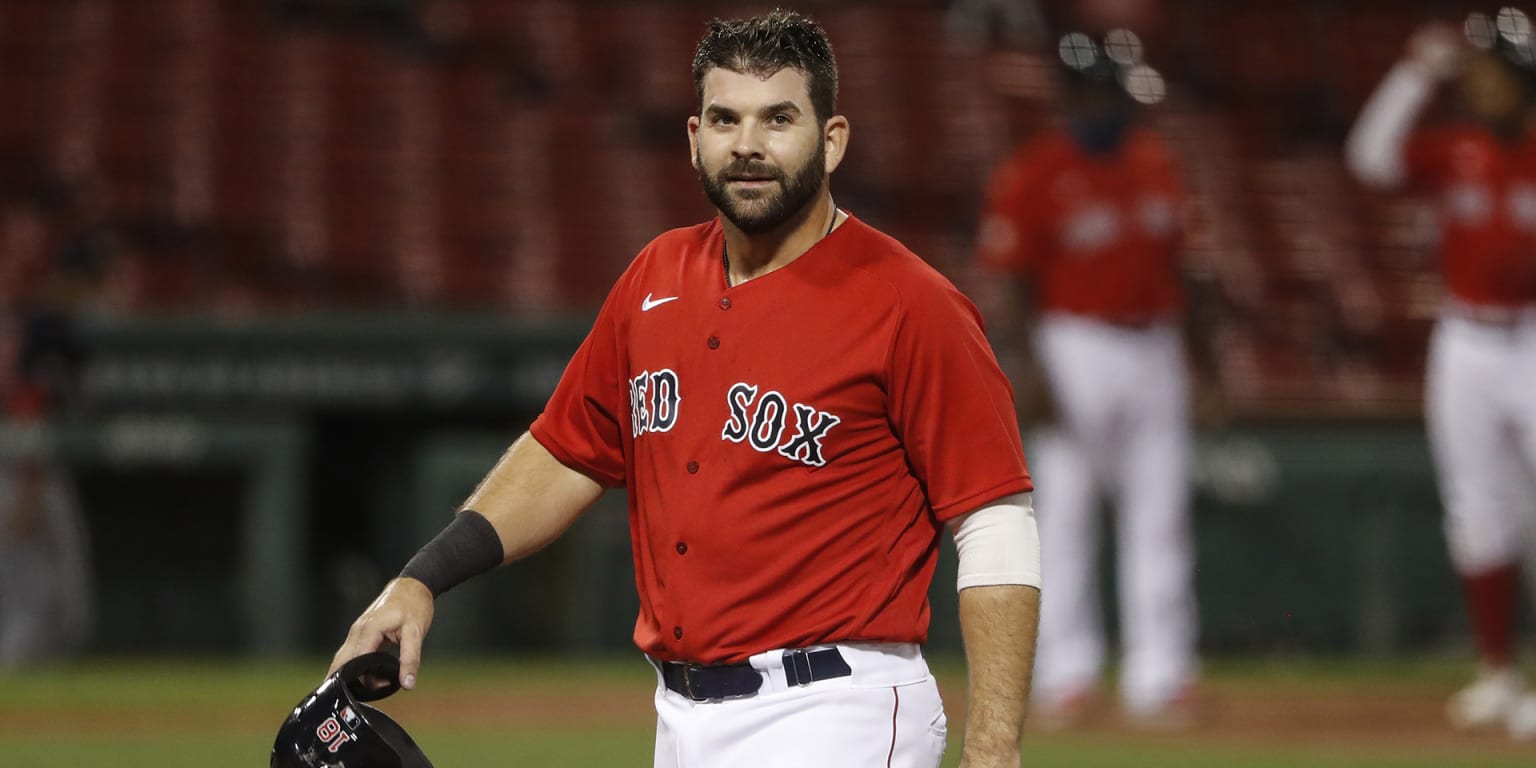 Mitch Moreland gets warm welcome in return to Fenway Park