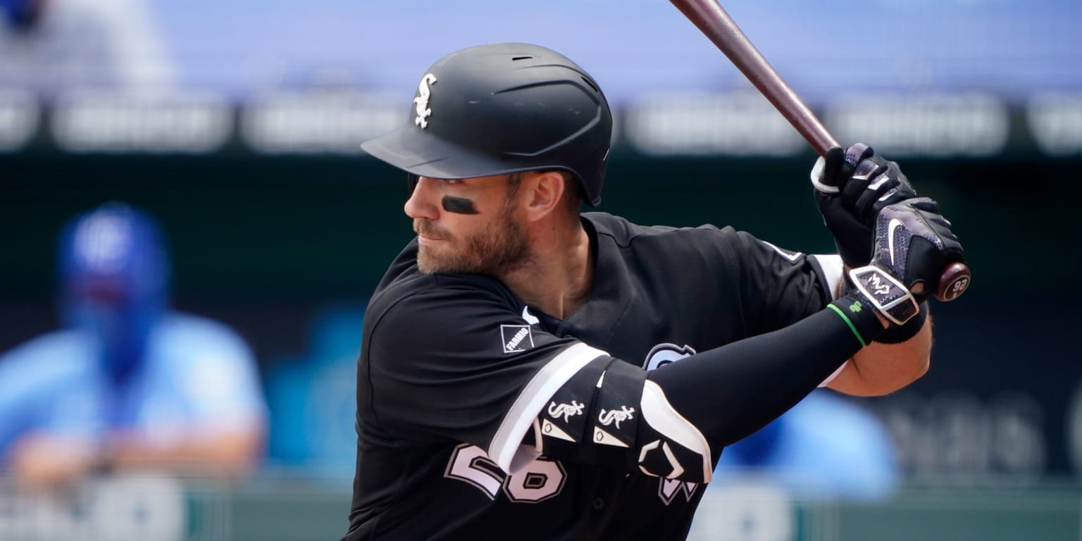 Nicky Delmonico signs Minors deal with Reds