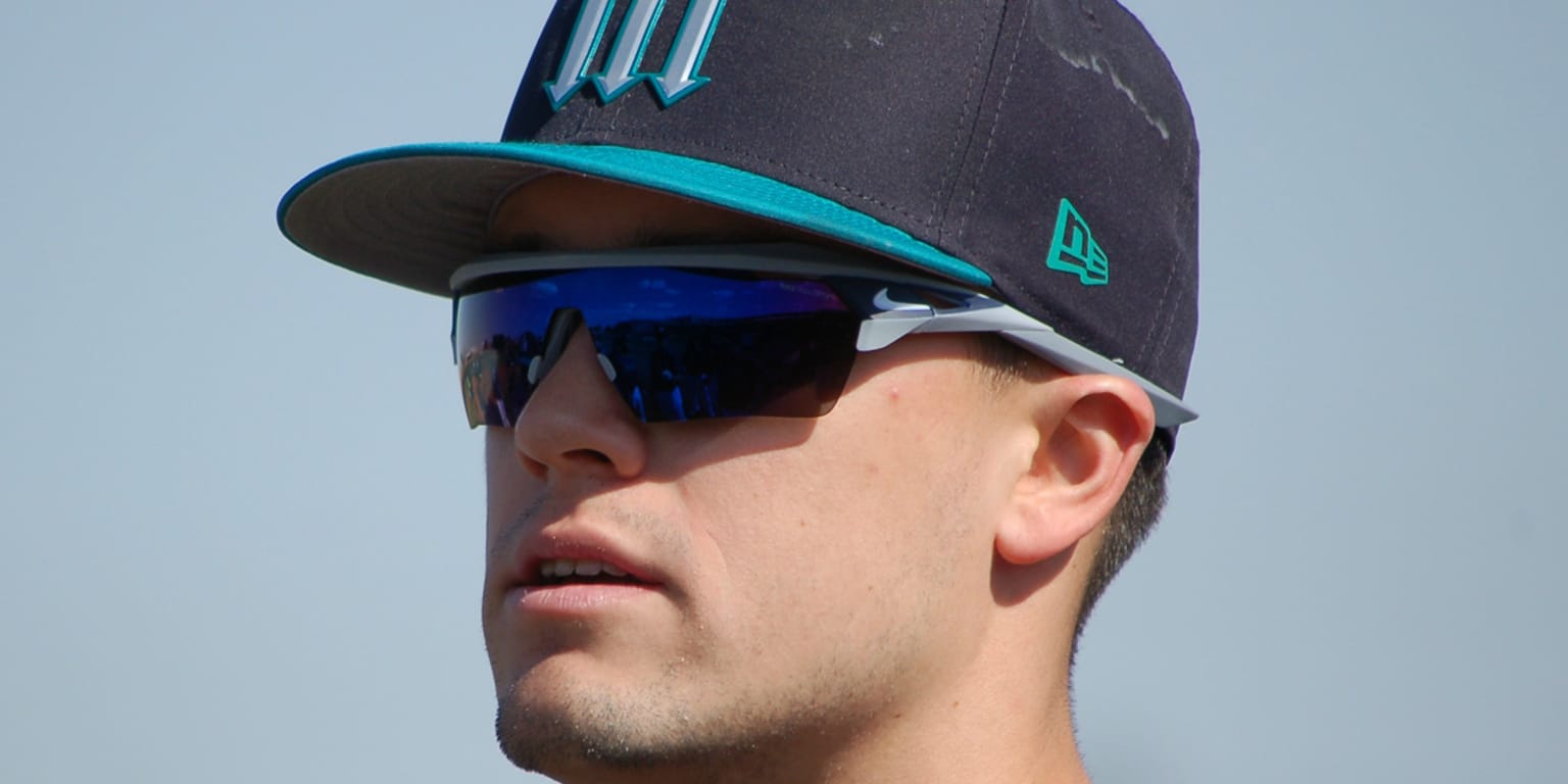 Mariners taking spring look at Evan White
